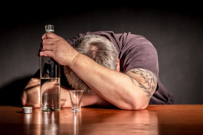 Alkoholkrankheit (Alkoholismus) - Ursachen, Symptome & Behandlung ...